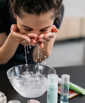 Does Washing Face With Distilled Water Benefit Skin?